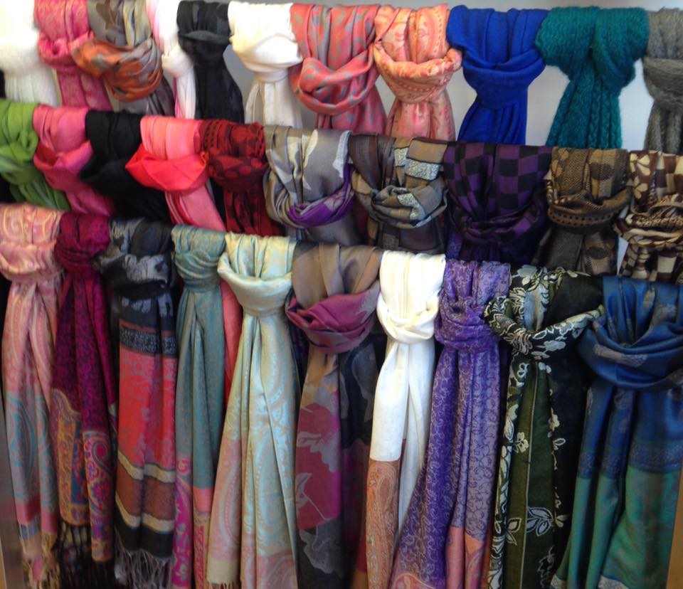 SCARVES - 25 DIFFERENT WAYS TO TIE – Vivacious Clothing and Day Spa